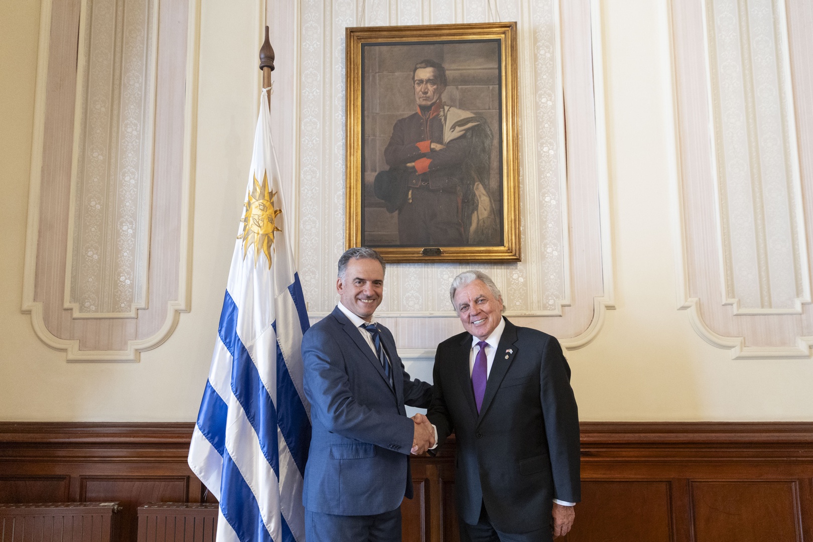 Lou Rinaldi entrega Cartas Credenciales a Orsi y es nuevo embajador de ...