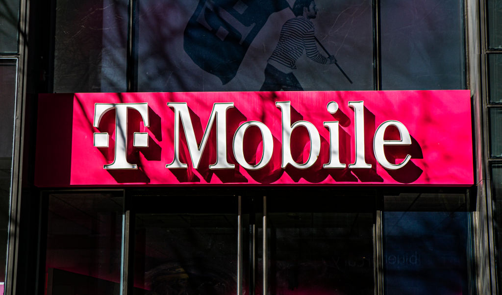 T-Mobile Offering Free iPhone 17 for Customers: Here's How to Claim the ...
