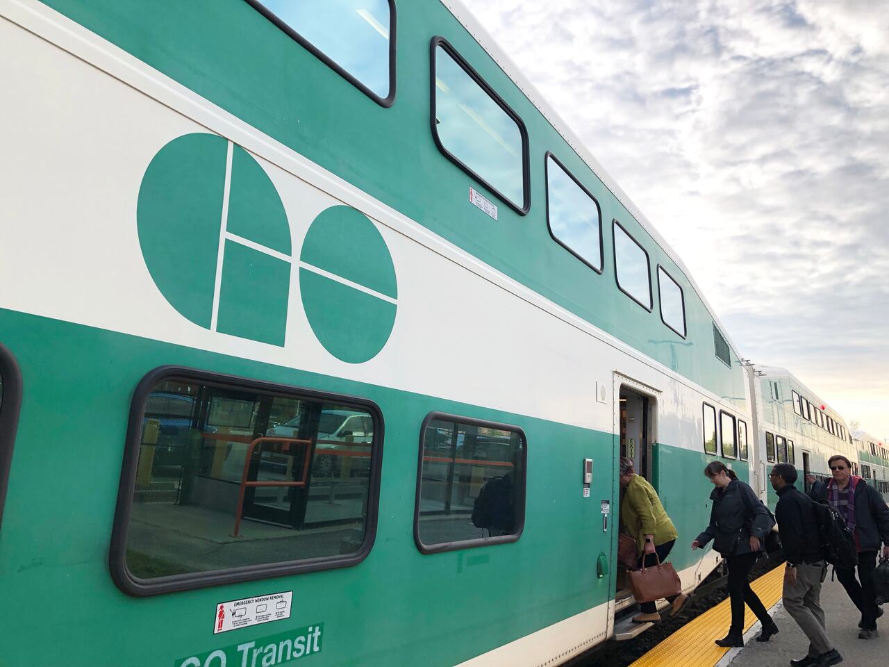 Metrolinx to defer major track work on Lakeshore West GO line for Blue ...
