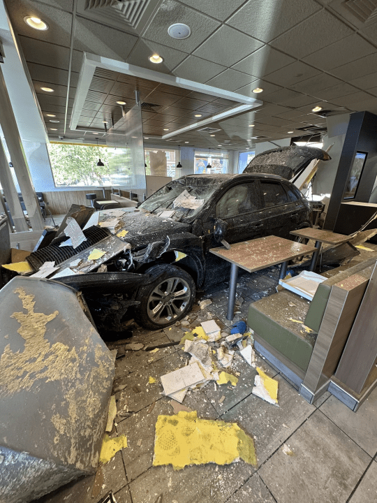 4 injured after car crashes into McDonald’s: SLMPD