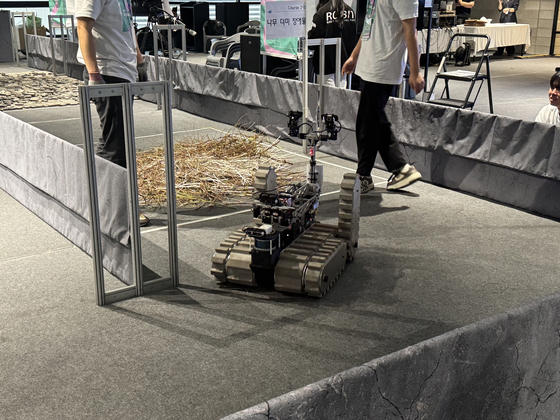 Seoul AI Robot Show hits the bullseye as amazed attendees take on the ...