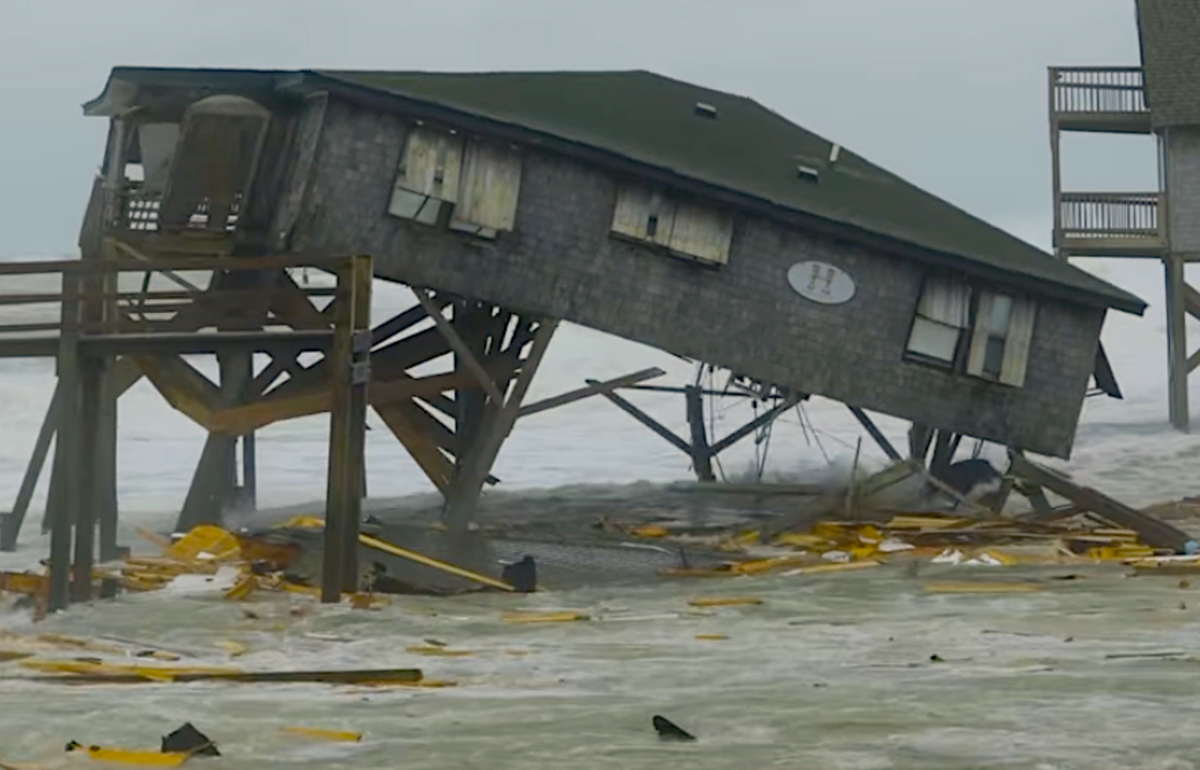 5 Outer Banks Homes Collapse Amid Hurricane Surf (Video)