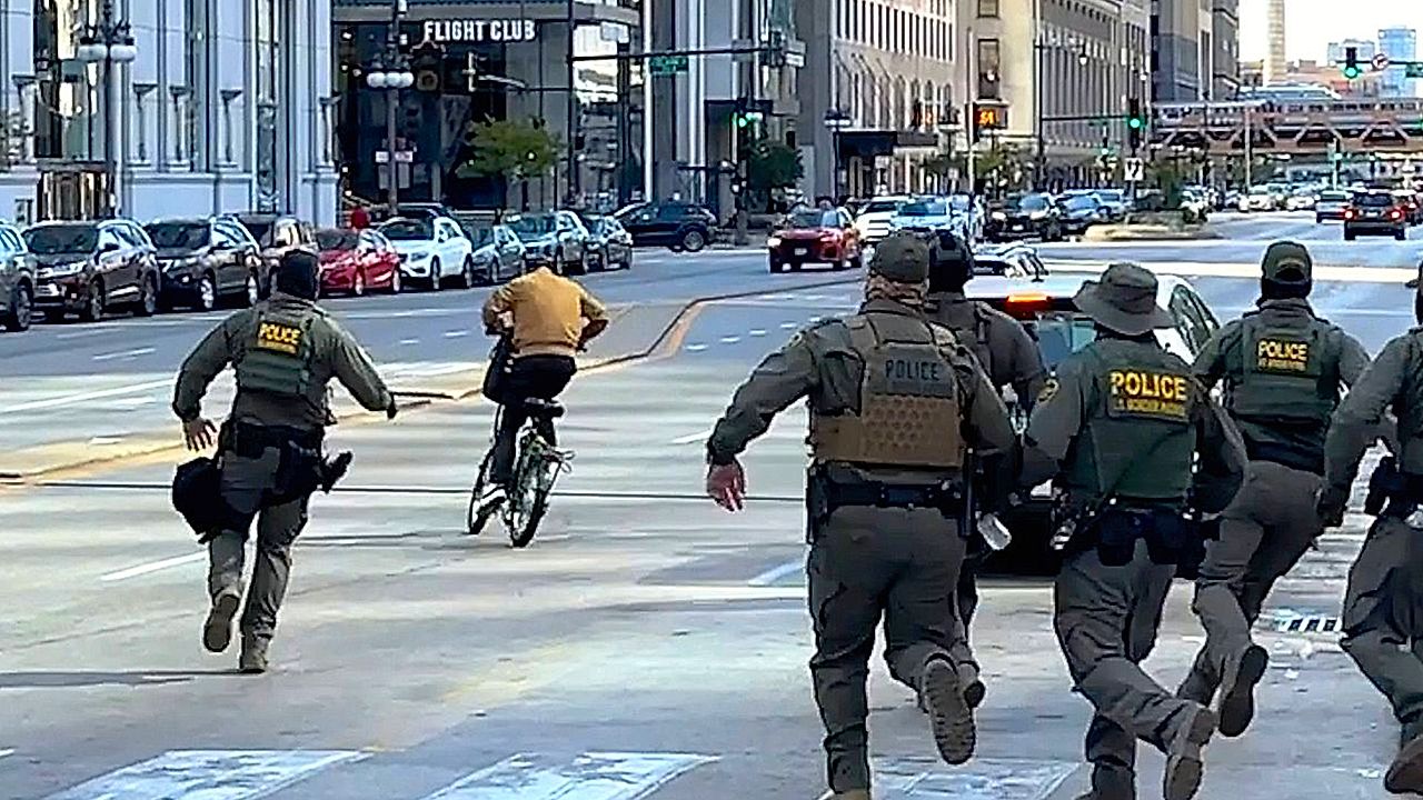 'I am not a US citizen': Cyclist leads ICE agents on slapstick chase in ...