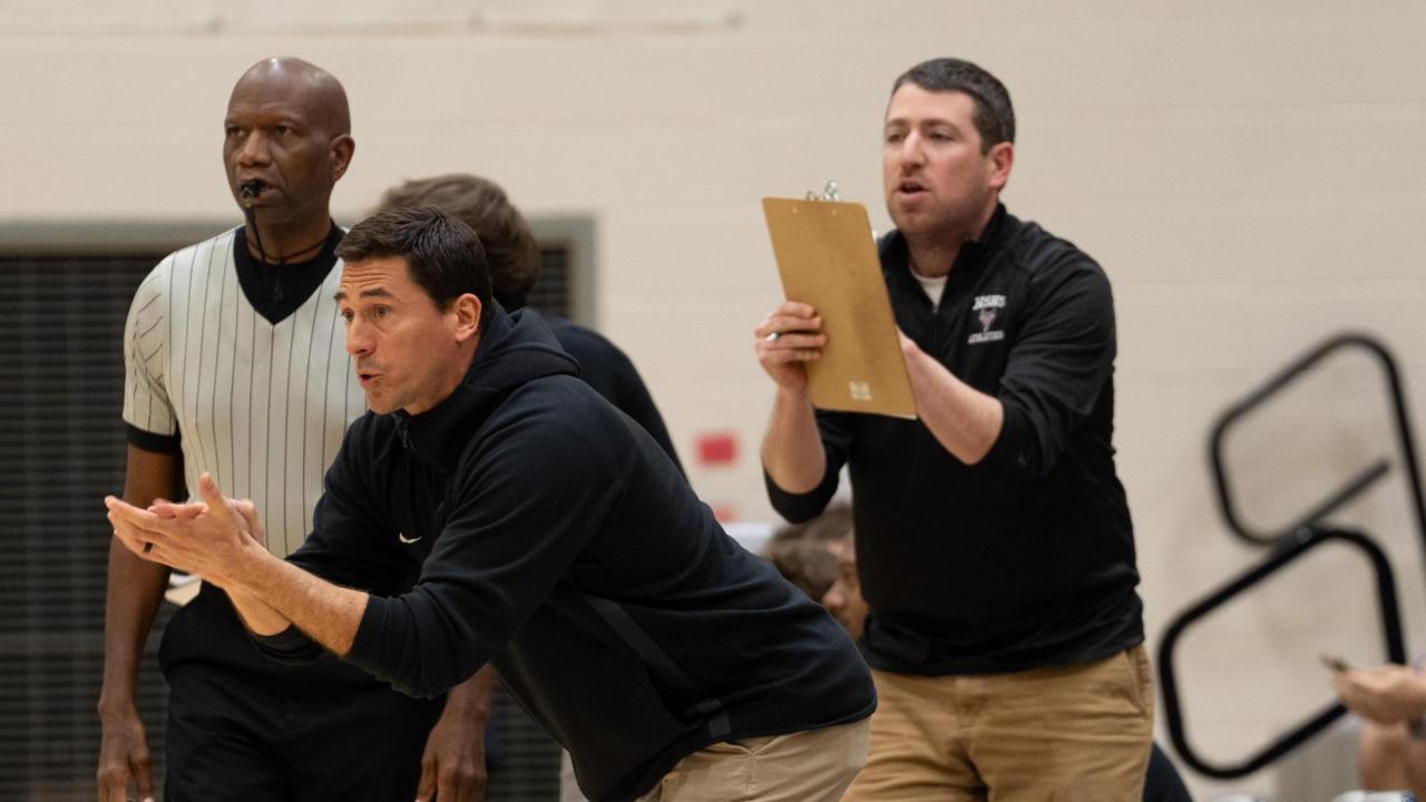 Holly Springs promotes Brandon Rhodes to head boys basketball coach