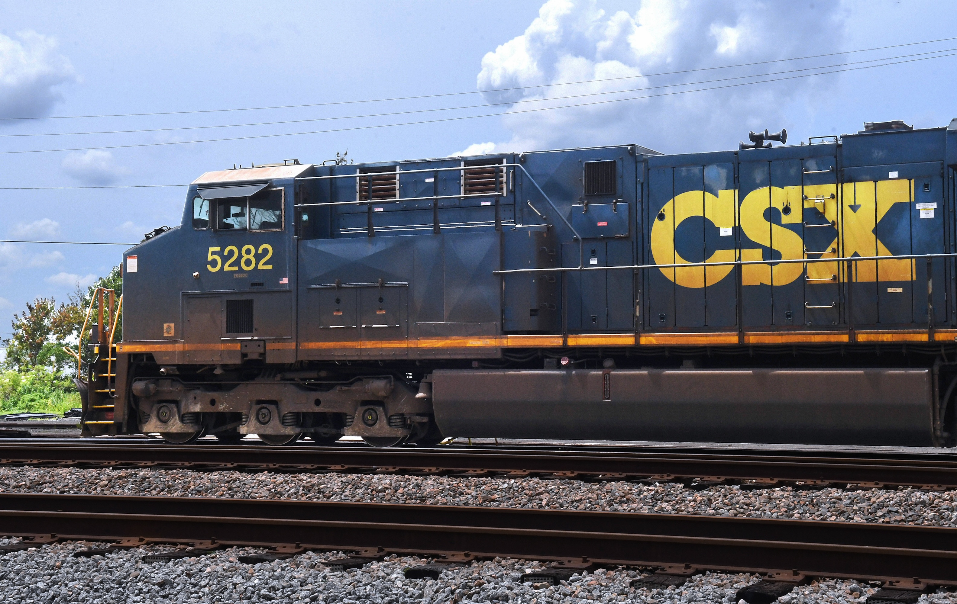 CSX Replaces CEO Amid Merger Pressure from Activist Investor