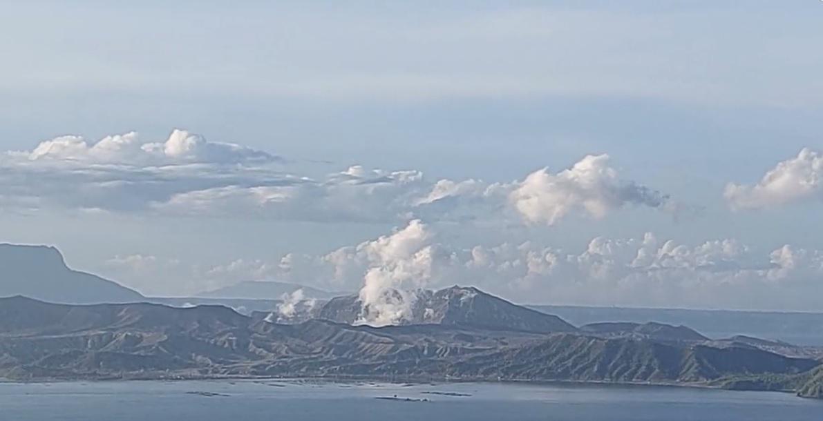 Taal Volcano erupts briefly; Alert Level 1 still up