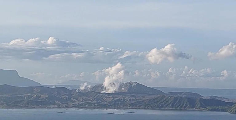 Taal Volcano erupts briefly; Alert Level 1 still up