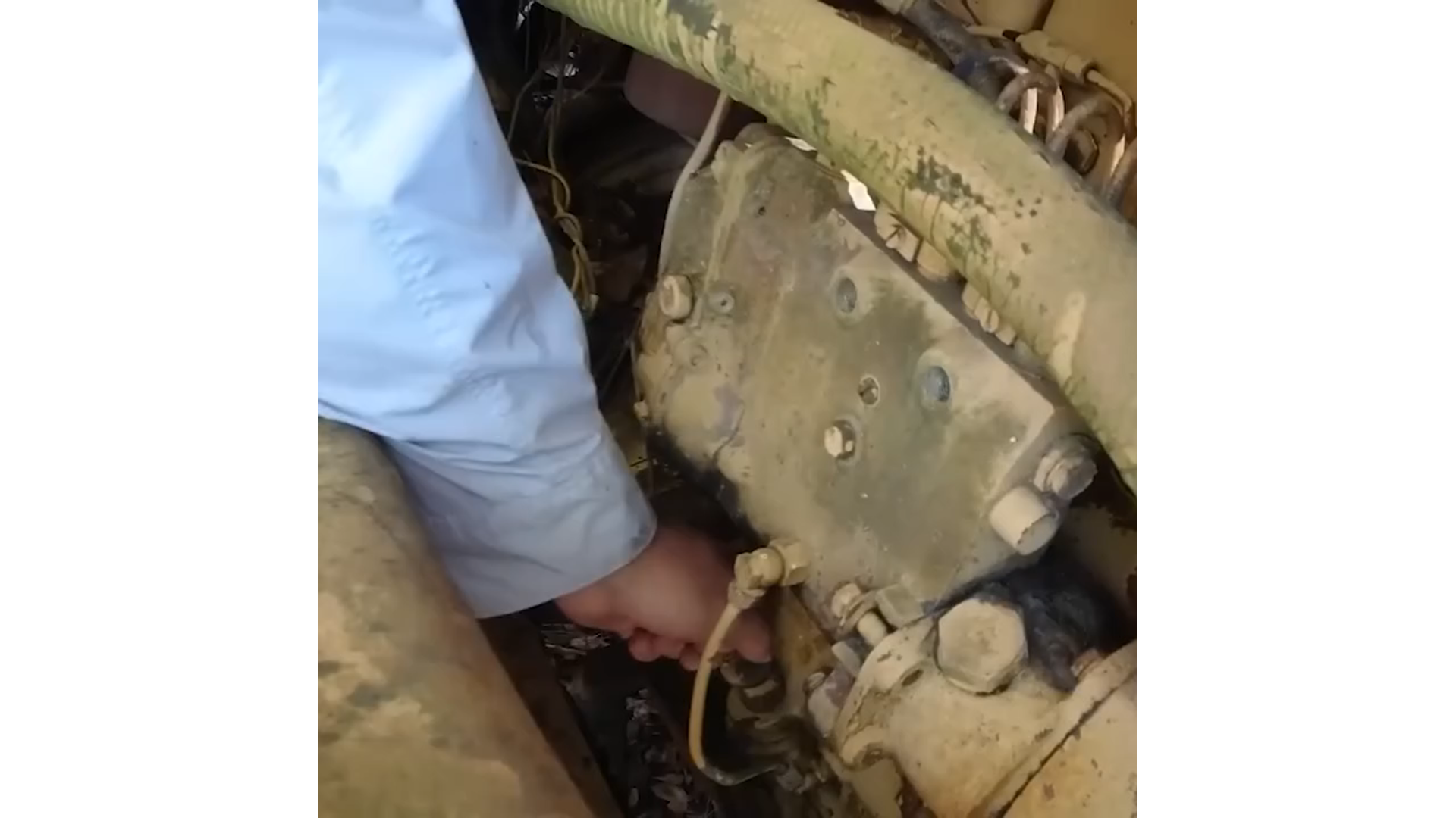 Reviving a 30-Year-Old Military Surplus Backhoe