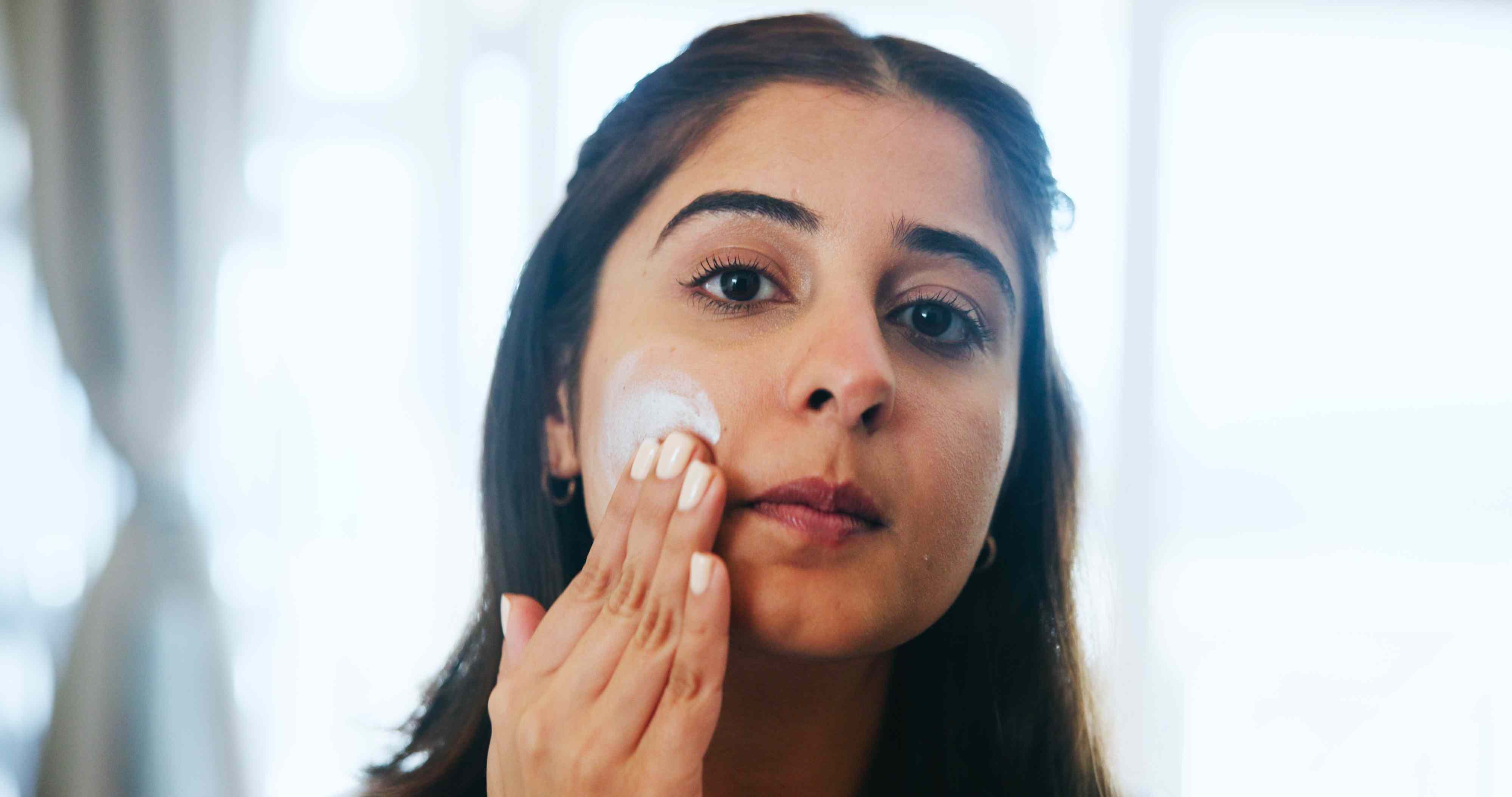 Should you apply sunscreen before or after moisturizer?