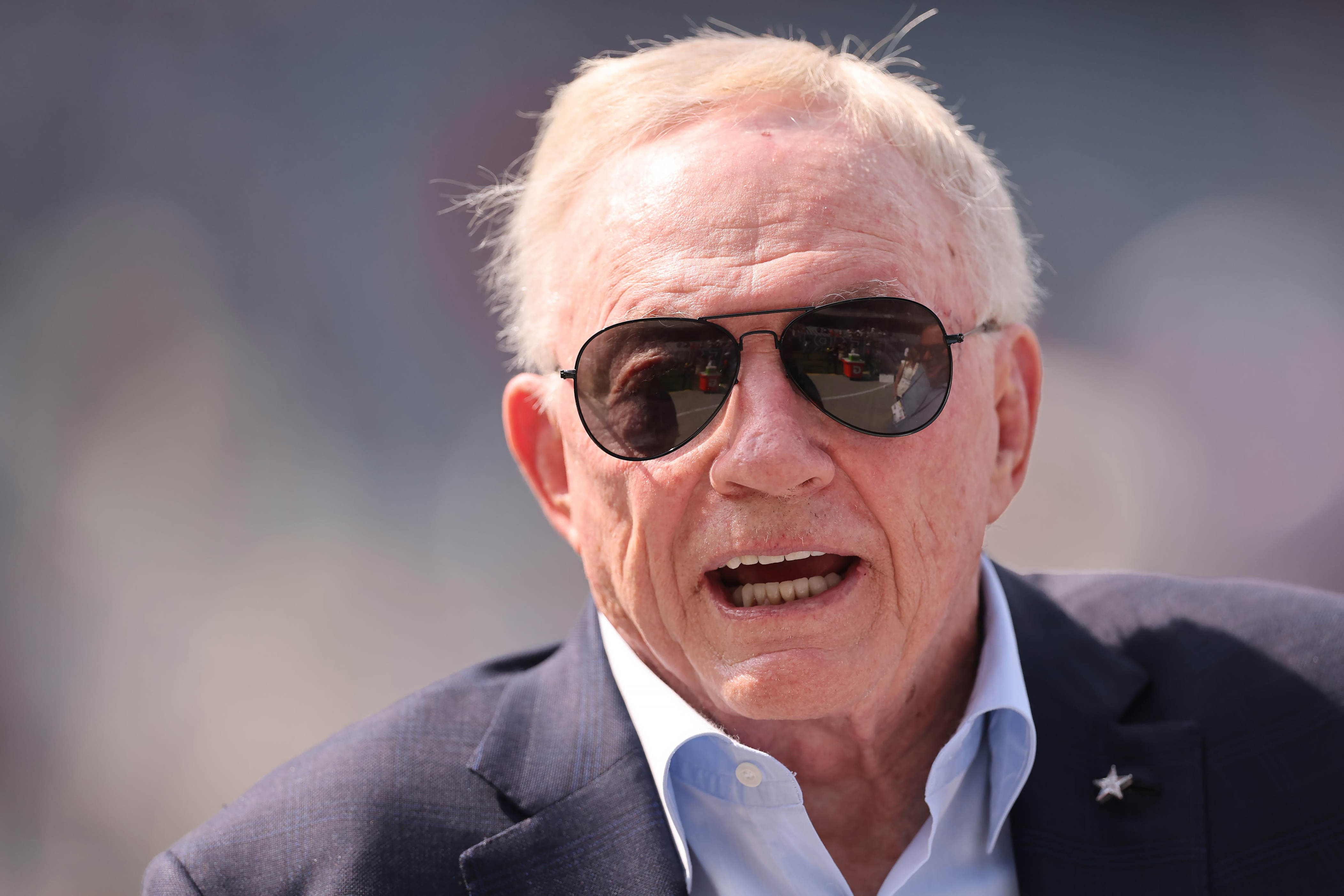 NFL fans aren't buying Cowboys' Jerry Jones' excuse for obscene gesture