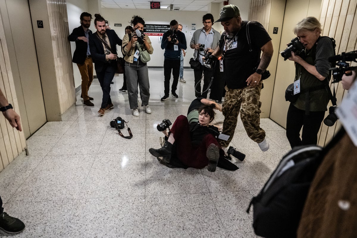 Photojournalist hospitalized after masked ICE agents throw reporters to ...