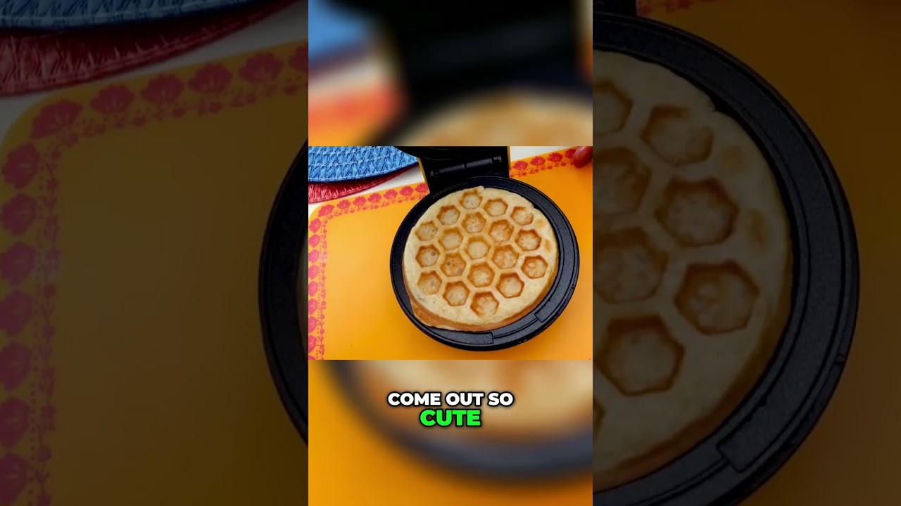 I made a bee-utiful waffle sandwich!🐝🍯