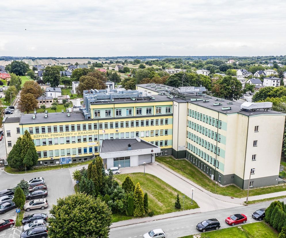 Upamiętnią wybitnego, kraśnickiego lekarza. Tablica z jego nazwiskiem ...