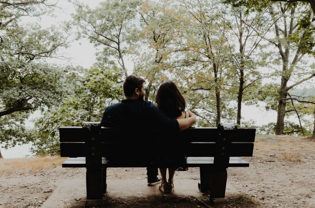 15 Things Men Do When They're Pretending to Love You