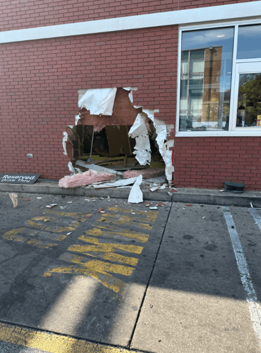 4 injured after car crashes into McDonald’s: SLMPD