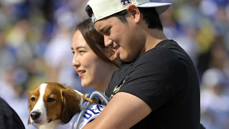 Shohei Ohtani’s wife Mamiko takes rare photo with Dodgers WAGS for Reds ...
