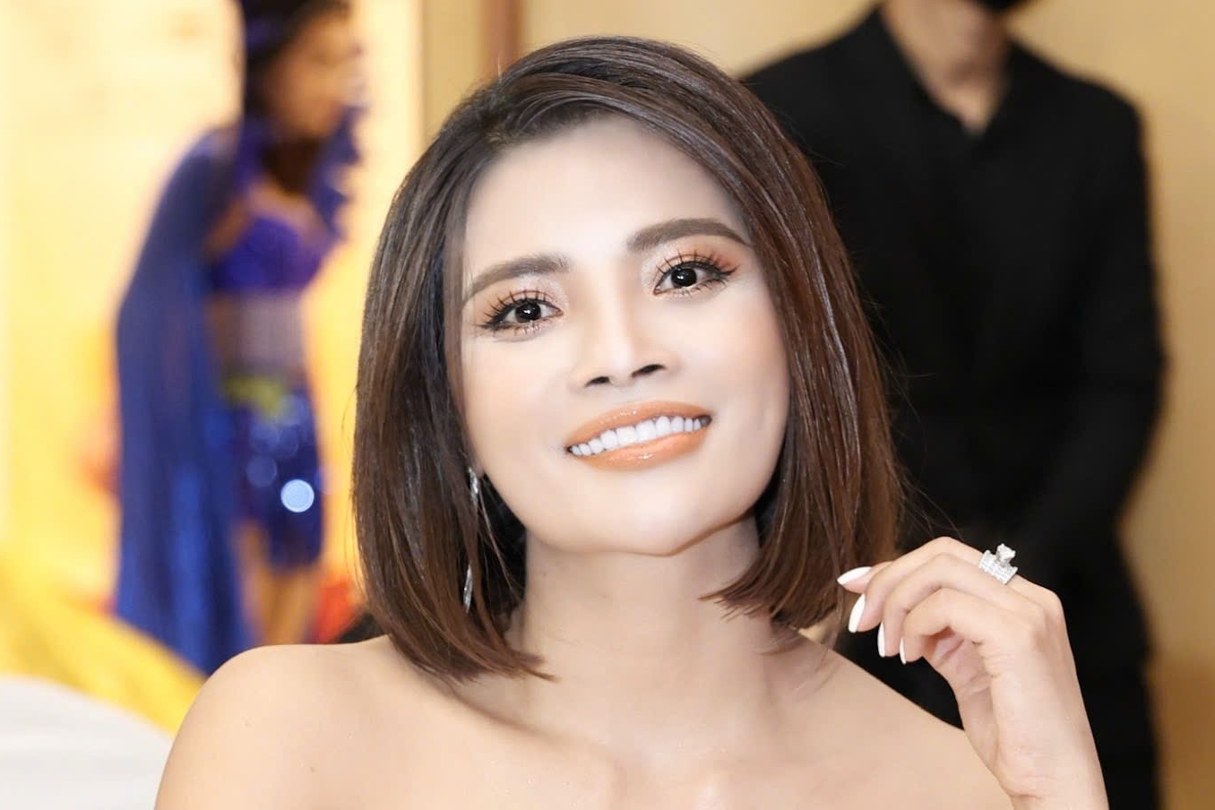 Á hậu Hà Linh bị phạt 18 năm tù từ 'phi vụ' bán đất nền dự án