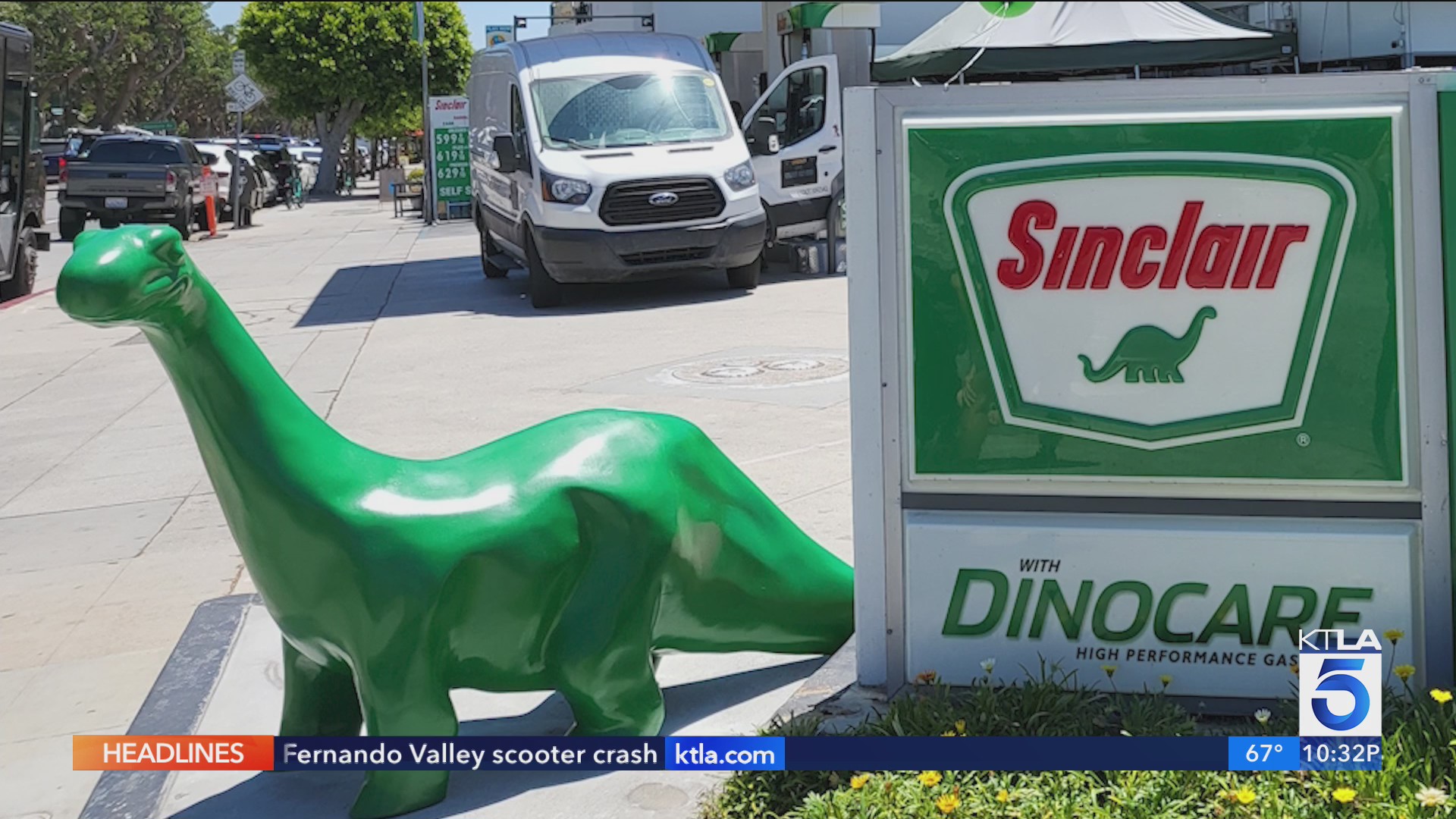 Gas station dinosaur stolen in Brentwood