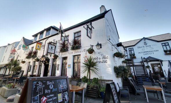 ‘Quaint' pub full of historic beams, roaring fires in must-visit town ...