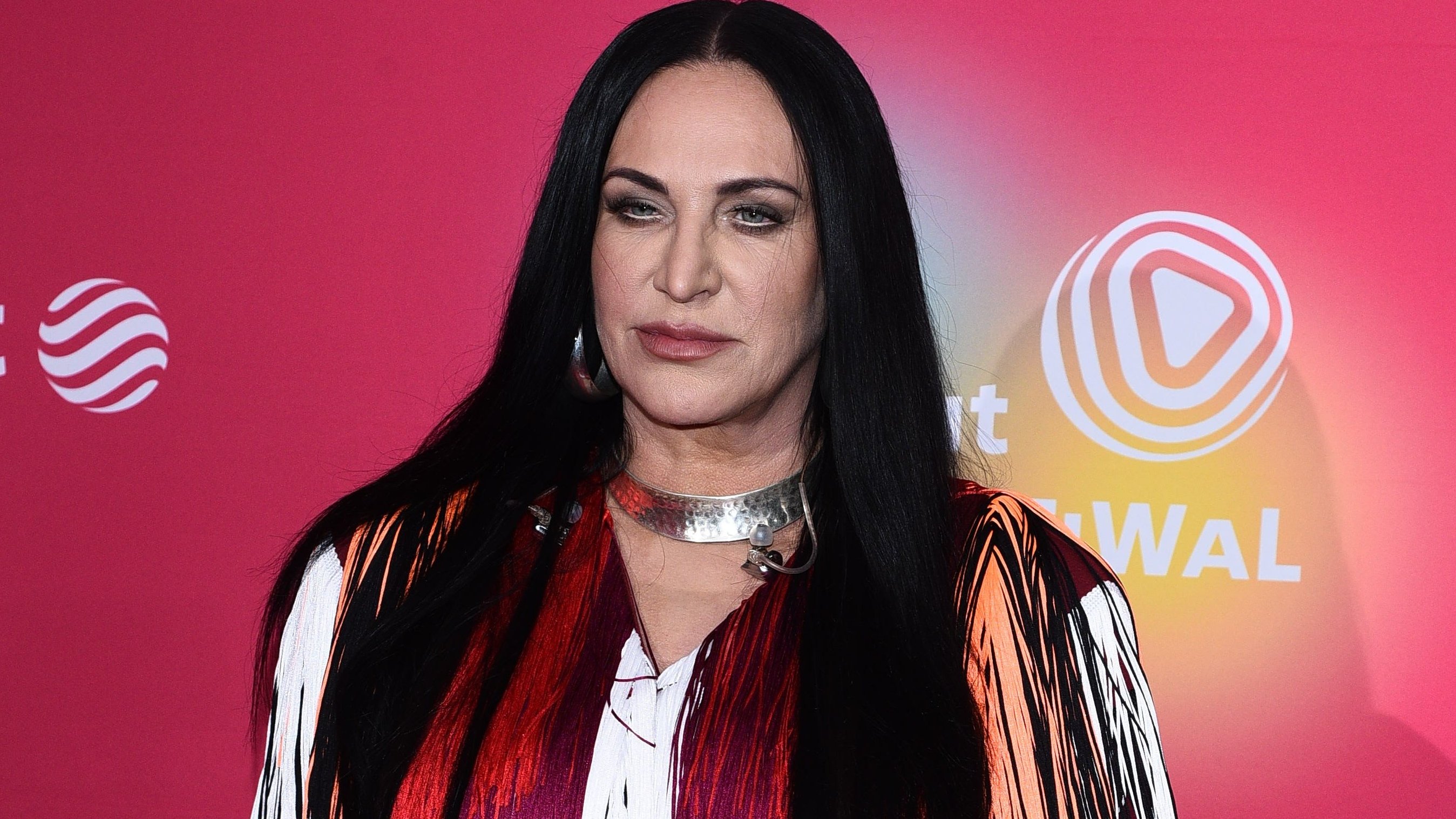 Kayah ma za sobą trudny okres. W krótkim czasie straciła matkę i ojca ...