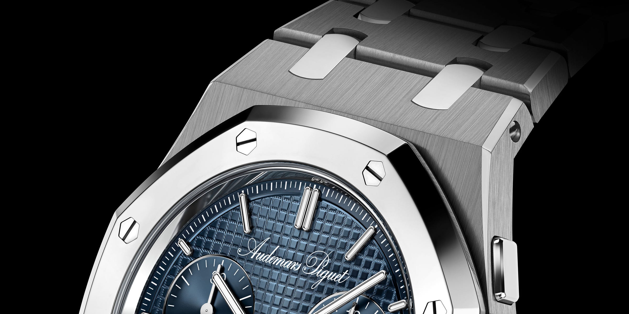 Audemars Piguet’s New Royal Oak Does What No Chronograph Has Done in ...