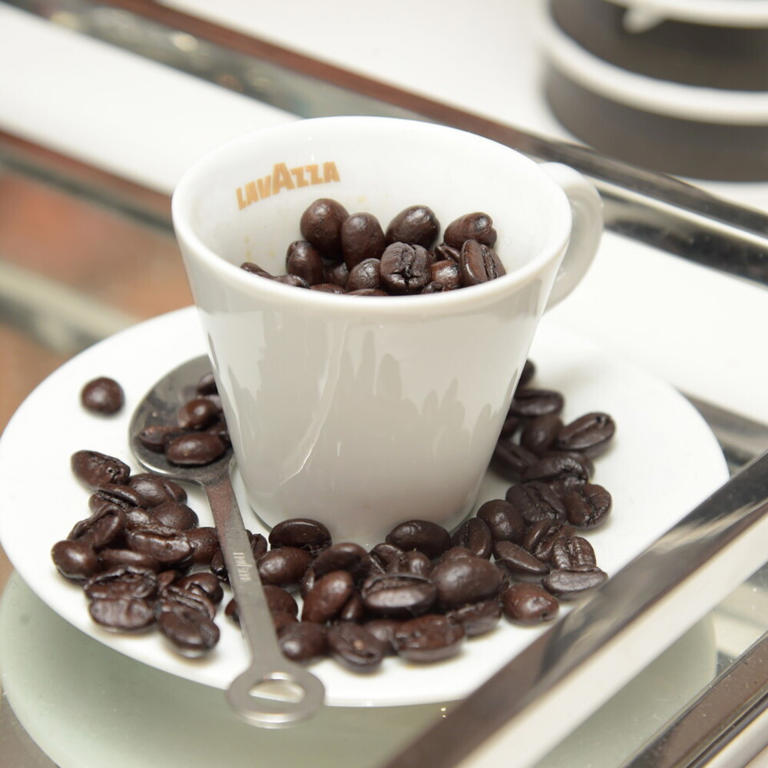 La Giornata internazionale del caffè: il 71% degli italiani lo beve ...