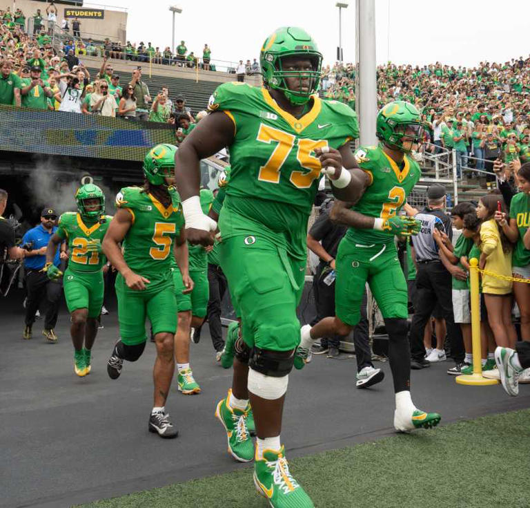 PFF Highlights Key Oregon Offensive Lineman After Penn State Win