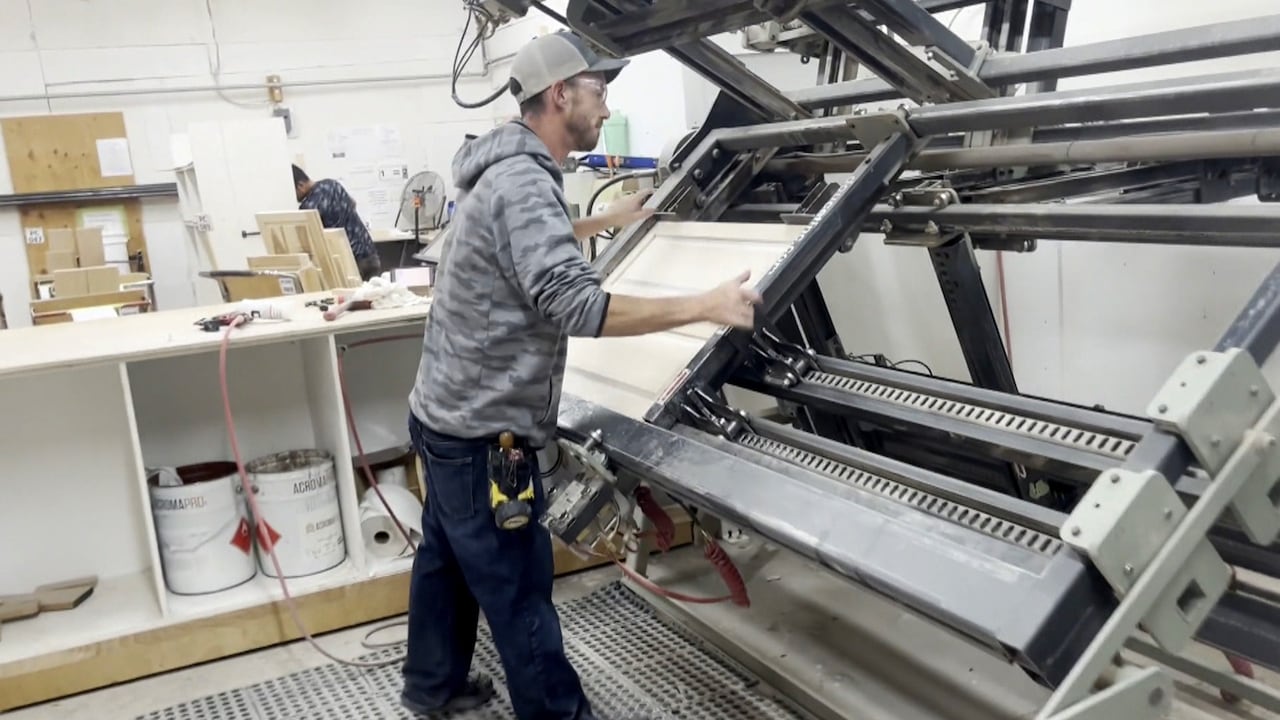 Canadian lumber, furniture producers worry about withstanding tariffs