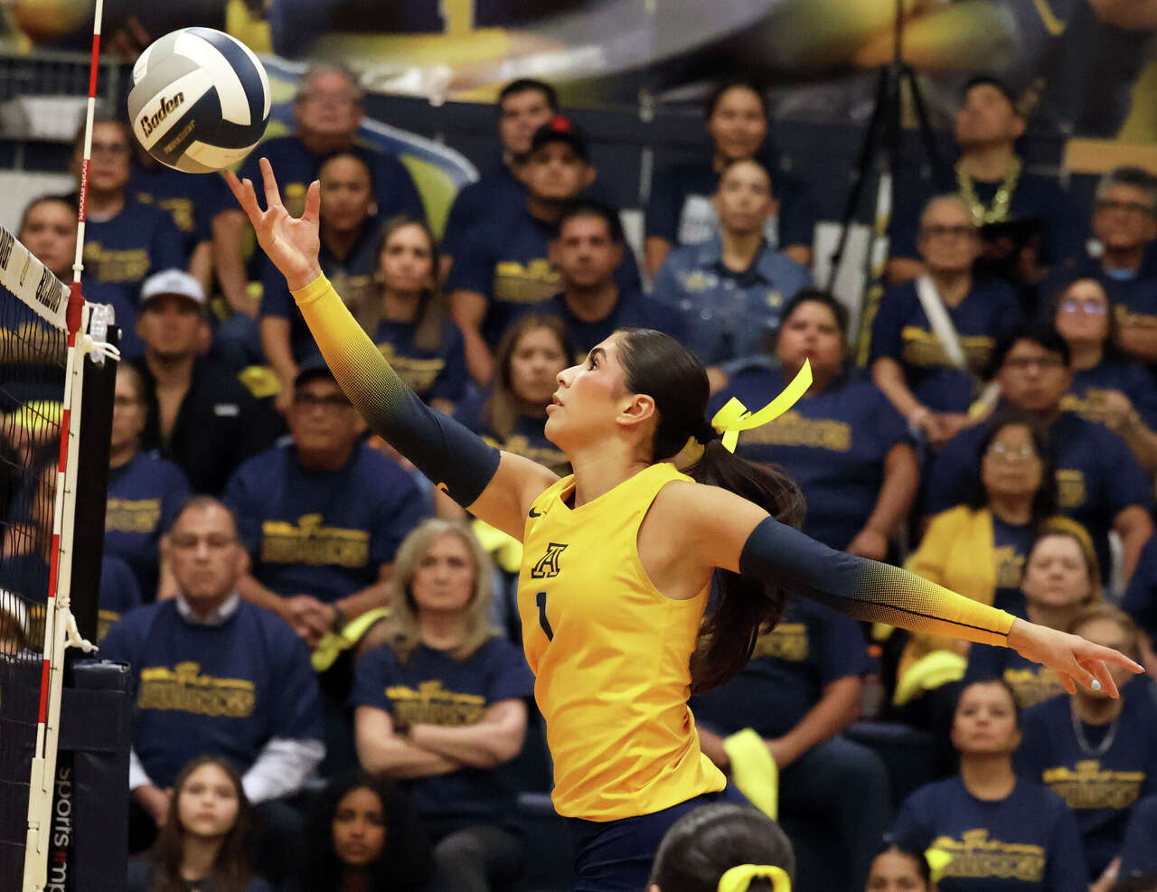 Northside rivalry: Alexander sweeps United in first district matchup