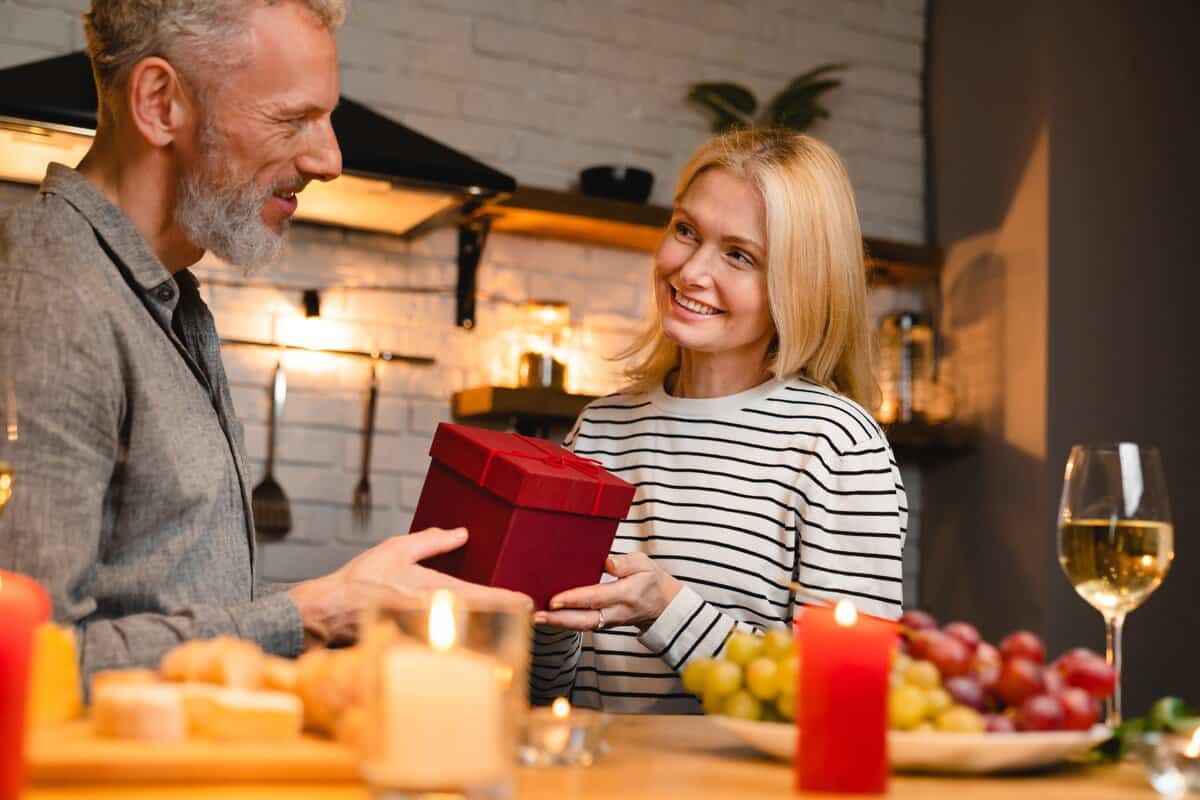So verrät er heimlich seine Gefühle – 6 klare Hinweise