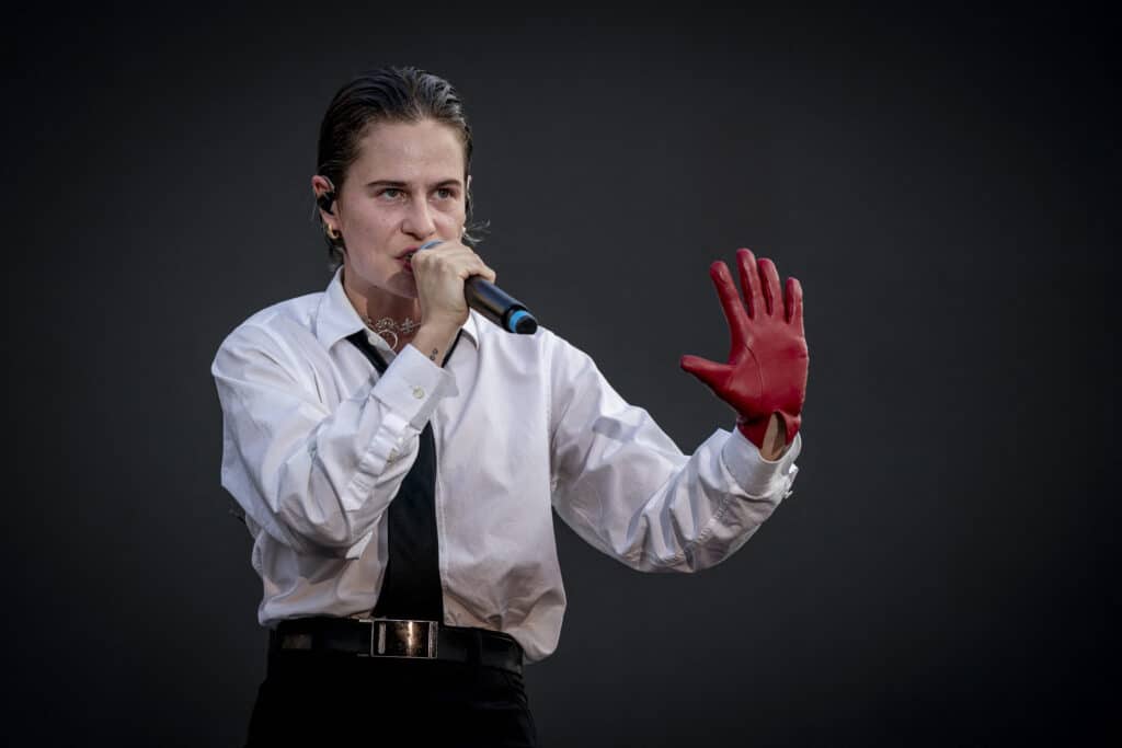 Rahim C Redcar (Christine and the Queens) recadre un fan : la vidéo qui ...