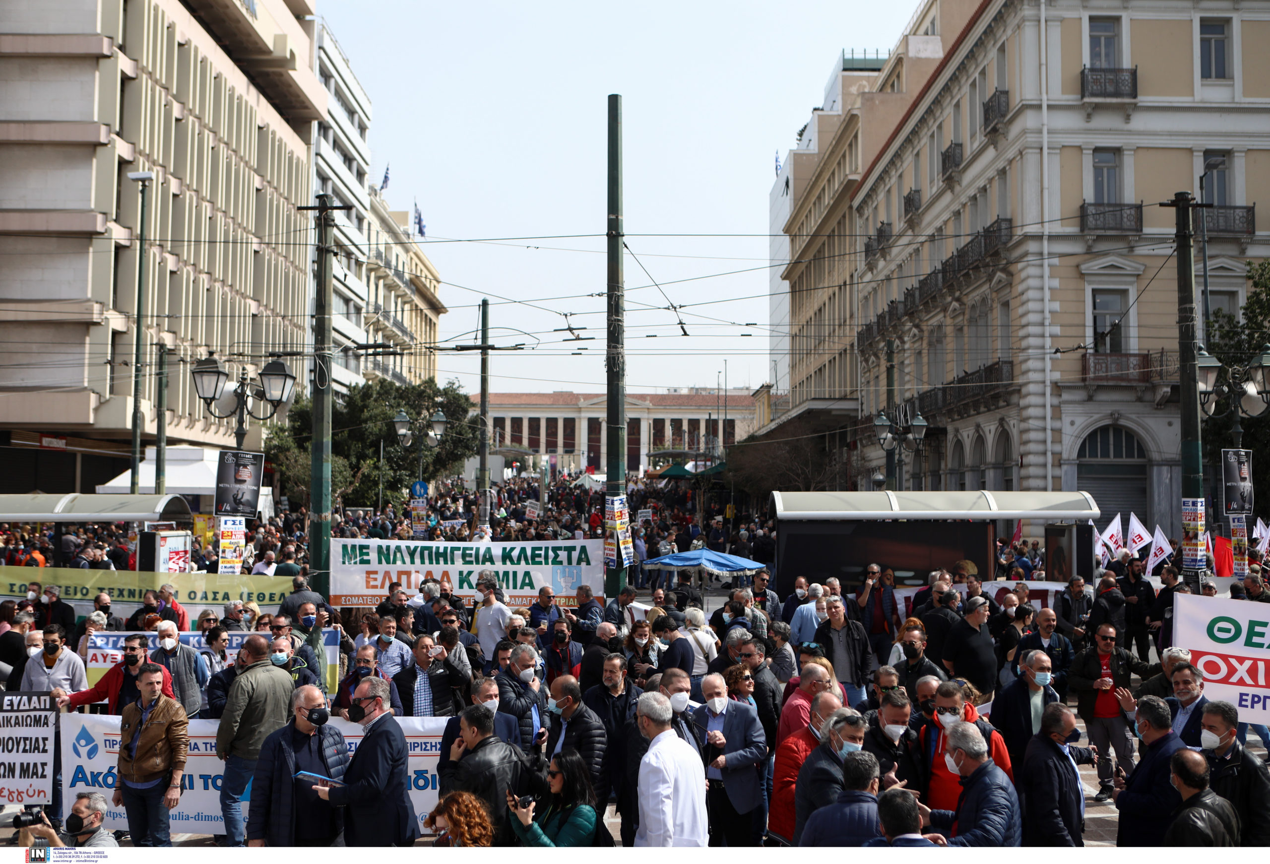Σε απεργιακό κλοιό η χώρα: Ποιοι συμμετέχουν – Πώς θα κινηθούν τα ΜΜΜ ...