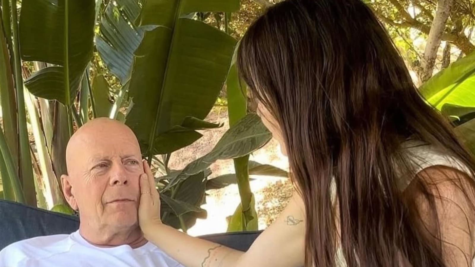 Rare Bruce Willis Photos During His Illness Shared By Family: Here's ...