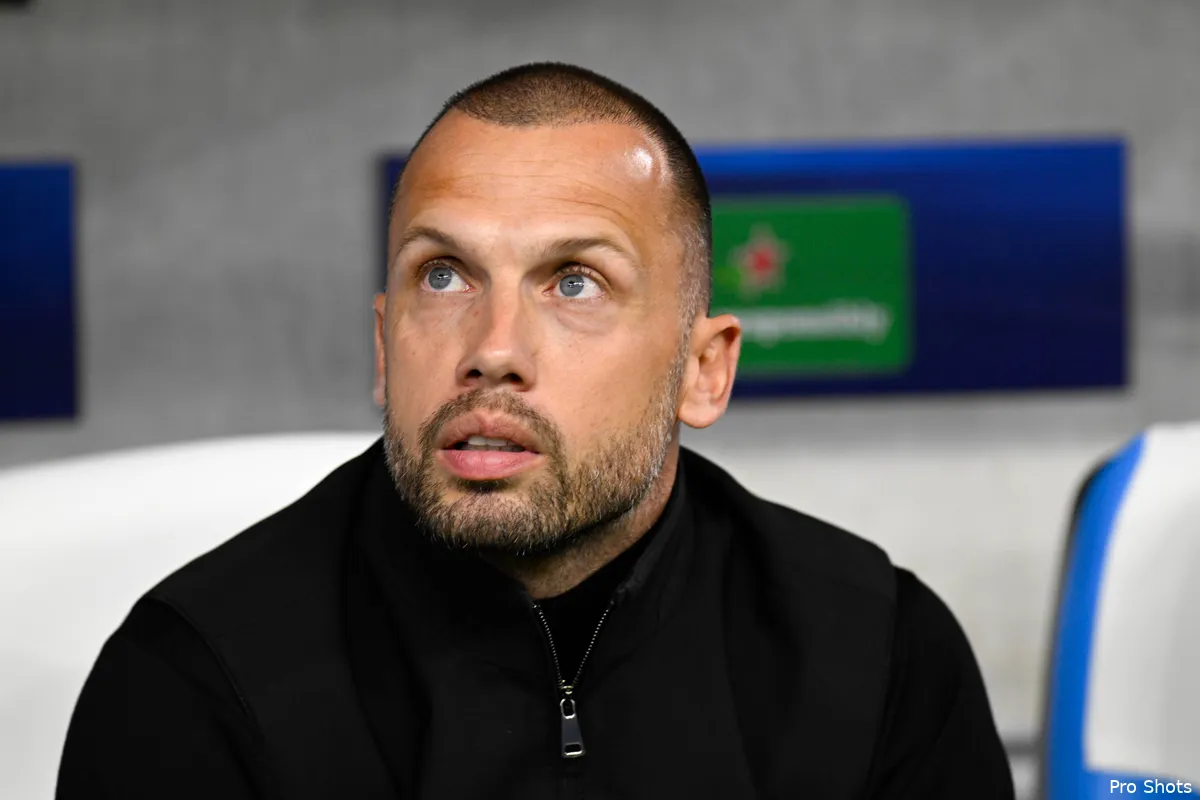 Heitinga heeft beschikking over veel middenvelders: 'Ik ben er wel uit, ja'