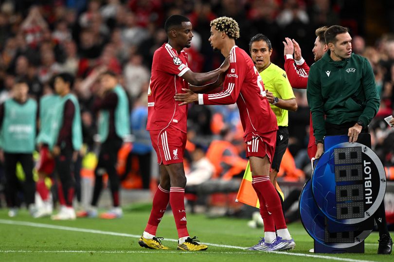 Alexander Isak's Liverpool problems laid bare as Newcastle fans make ...