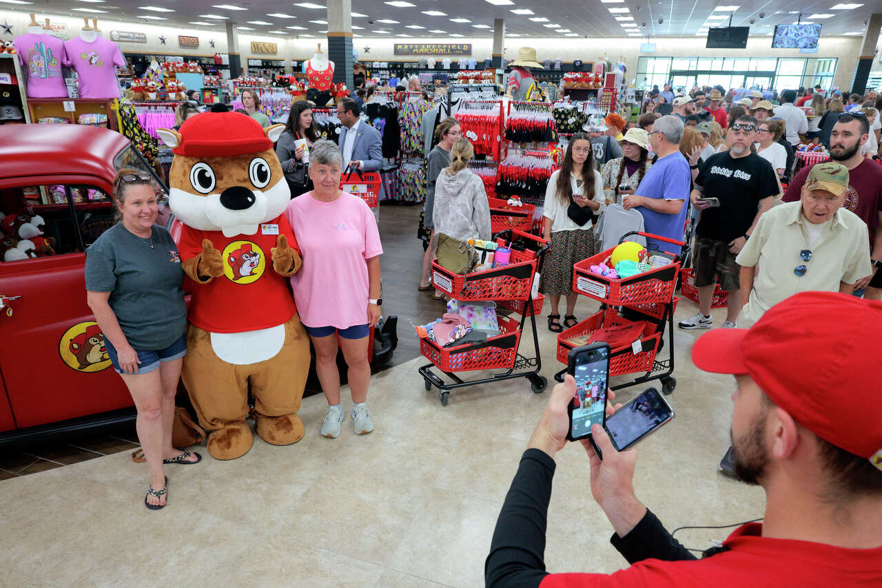 WATCH: Buc-ee's turns into TX's hottest bachelorette destination
