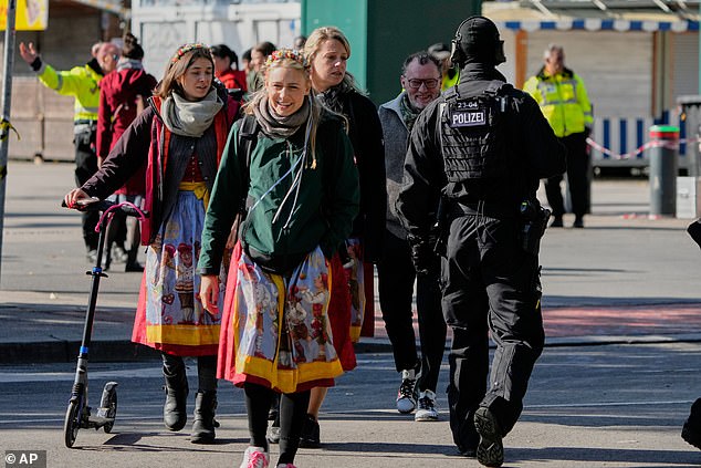 Germany closes Oktoberfest over bomb threat - as police investigate ...