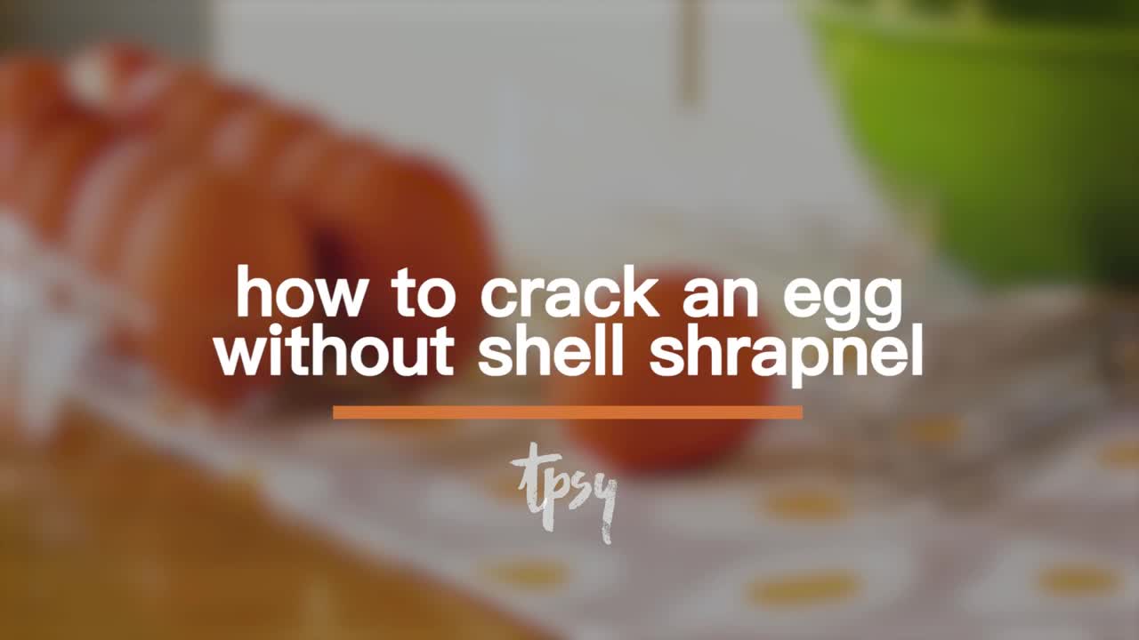 Crack Carefully! This Small Baking Tip Makes a Big Difference.mp4
