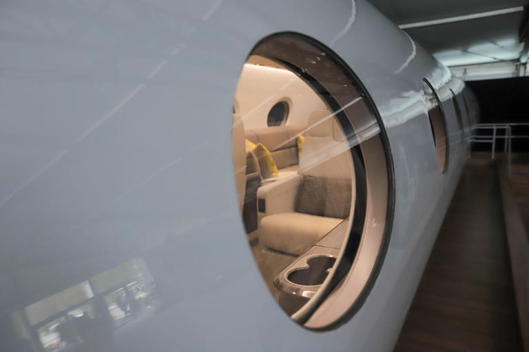 Savannah-based Gulfstream unveils the G300, the sixth model in next ...
