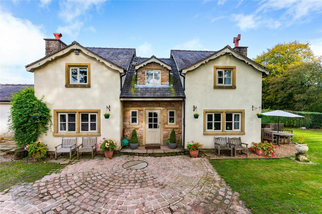 Captivating 4 bed cottage is Rightmove's most expensive Chorley ...