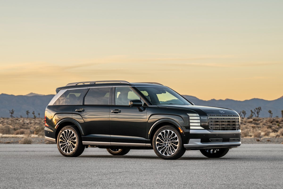 Hyundai Palisade vs Kia Telluride, a three-row SUV comparison from Edmunds