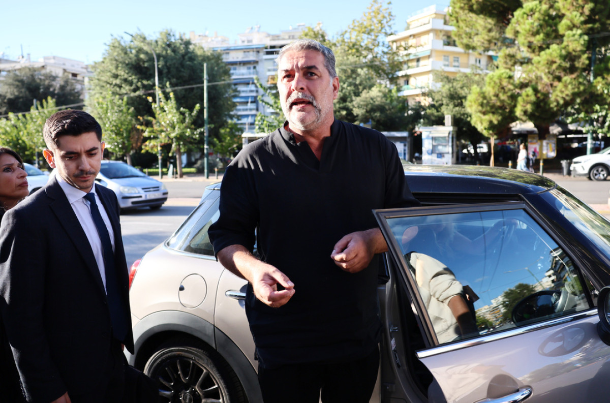 Βασίλης Μπισμπίκης: Η άβολη αντίδραση της Δανάης Παππά μετά το γλέντι ...