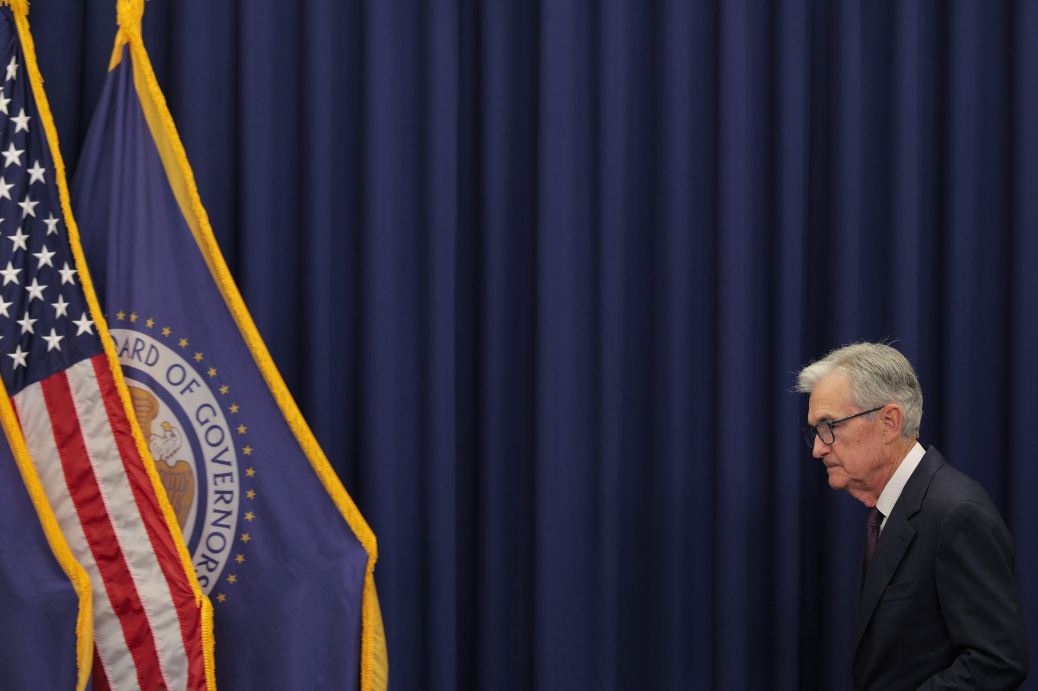 Yet another recession indicator is flashing as consumer confidence ...