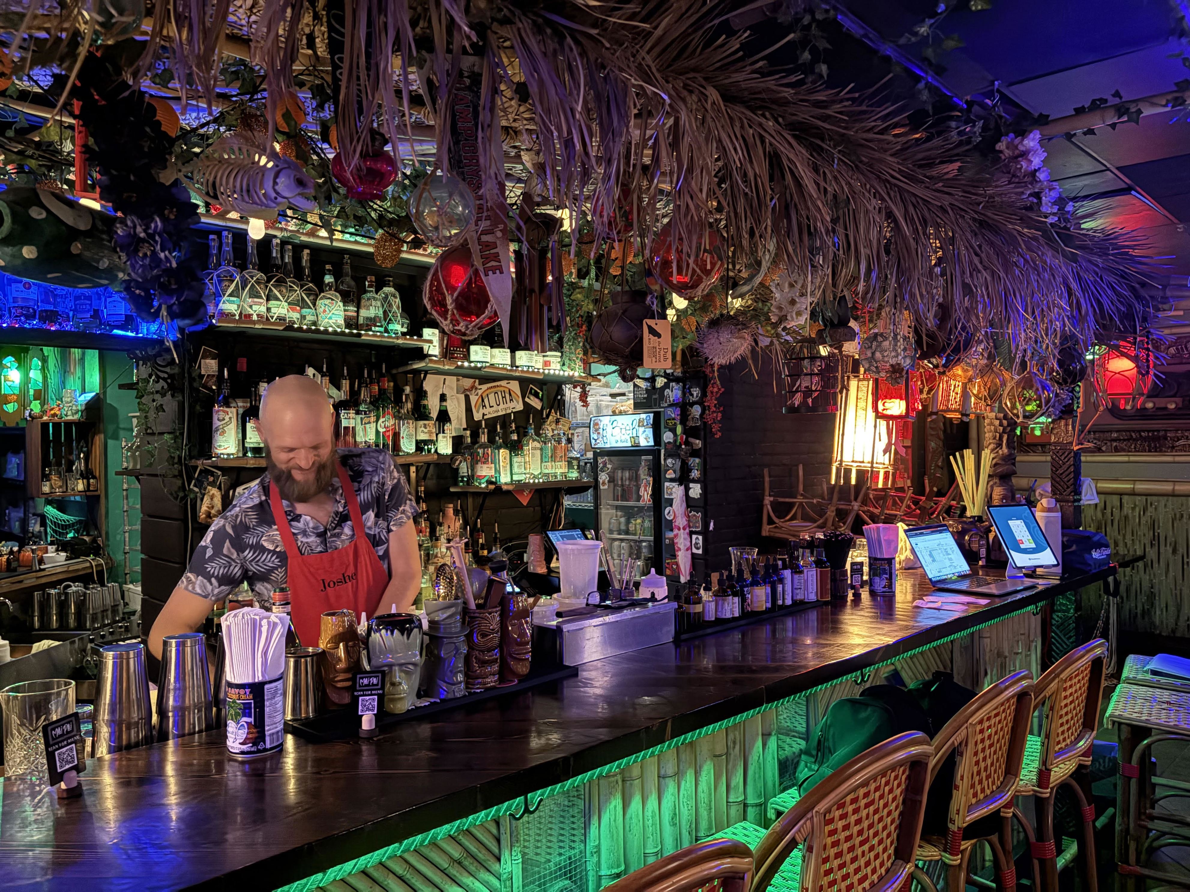 Pizza-tiki bar thrives on notorious Hamilton street, defying tough ...