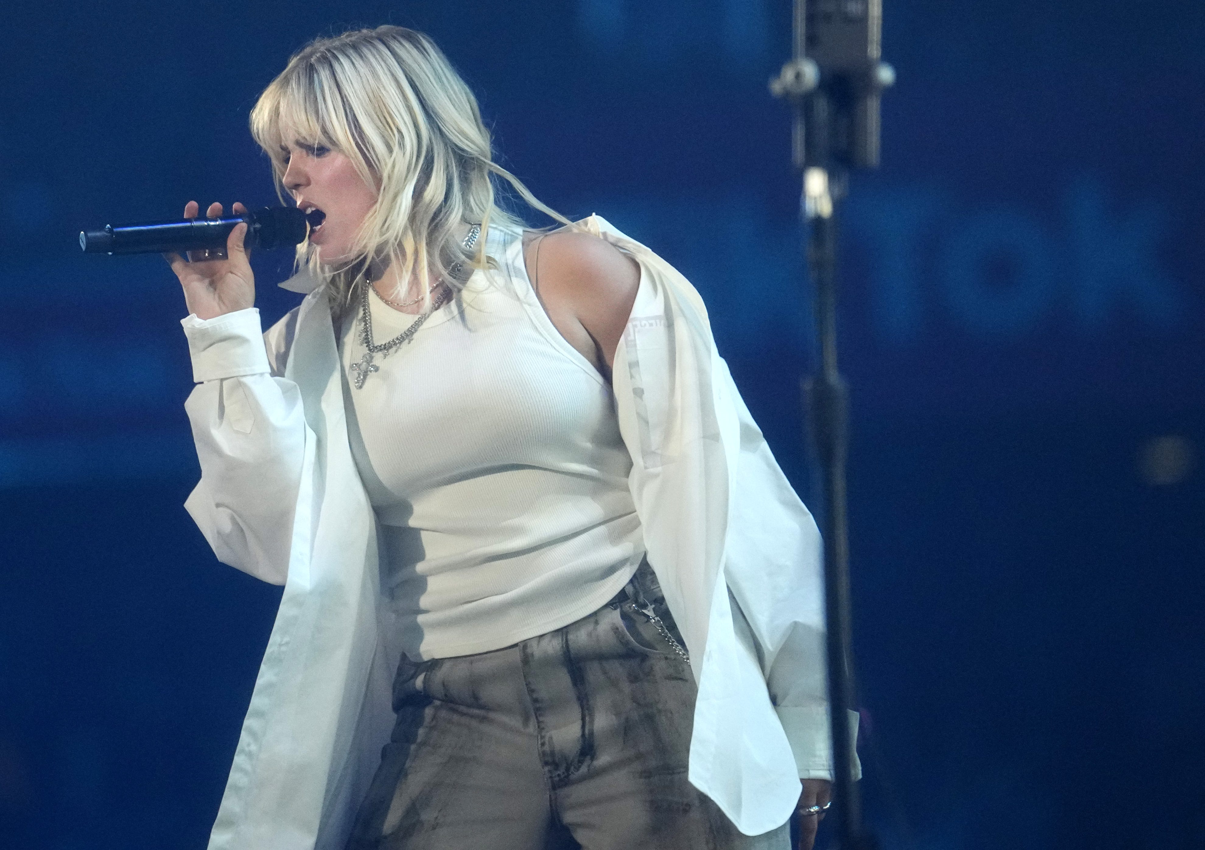 'American Idol' star, Disney vets and Broadway diva among singers ...