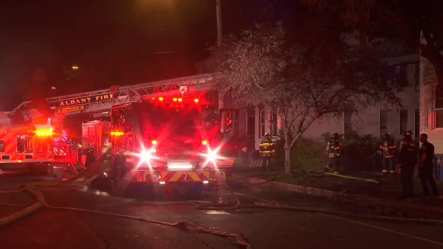 1 injured after heavy fire in vacant Albany building
