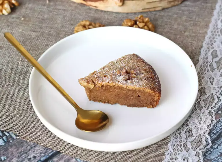 Super-easy walnut cake with just 4 ingredients