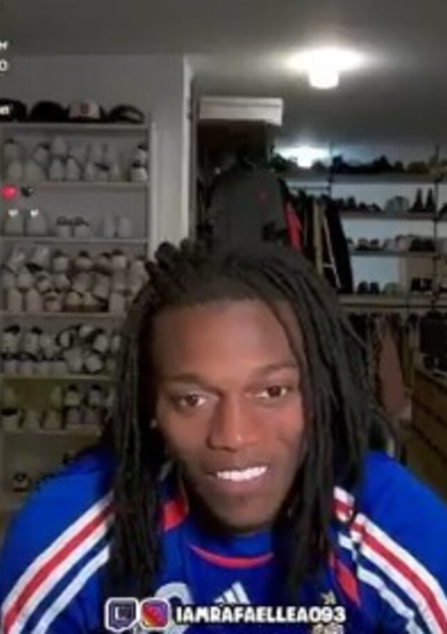 Leao, show su Twitch: la curva, il 7 vs 1 di Milan-Napoli, il meme di ...