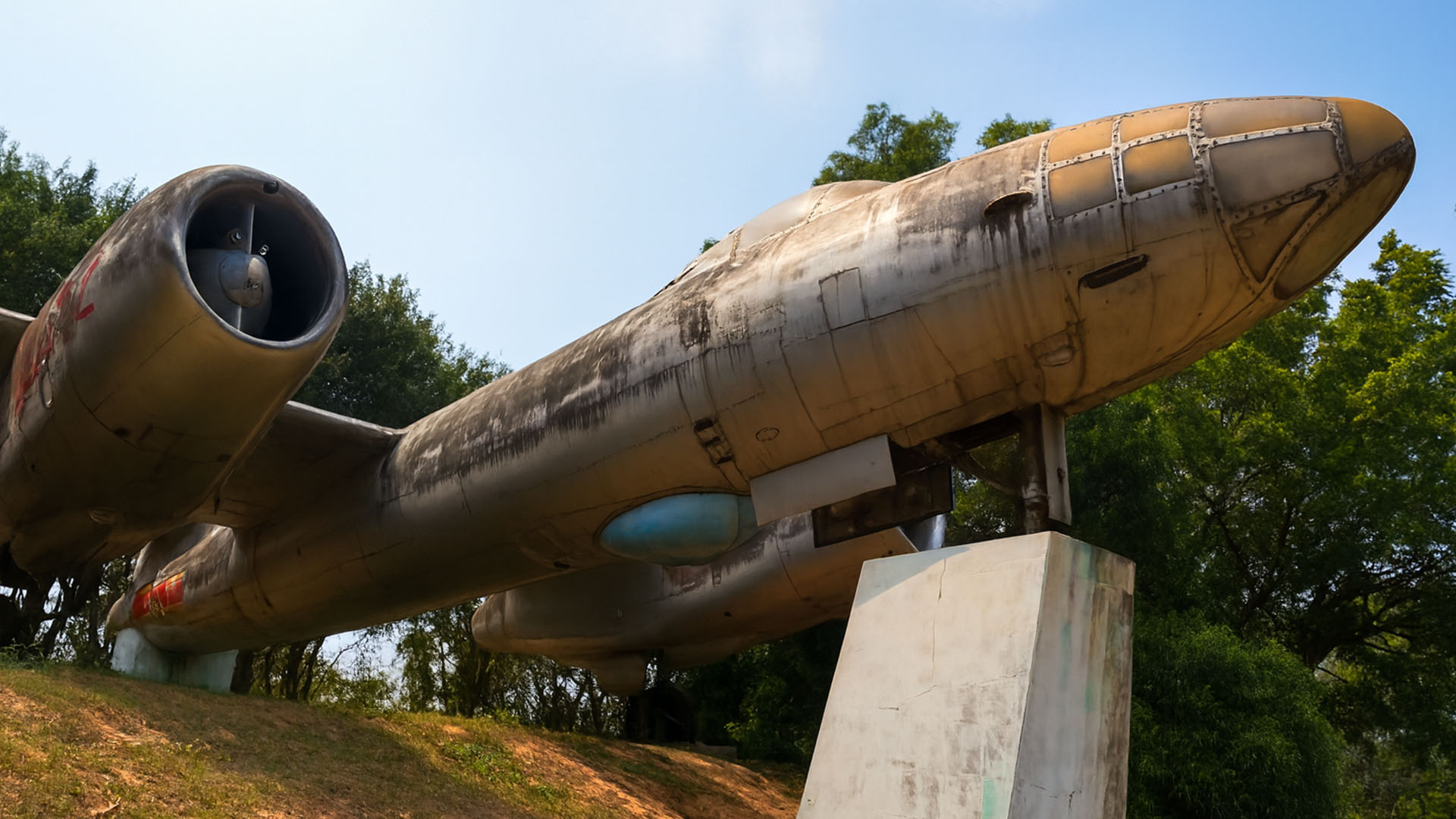 Abandoned WWII Plane in Chinese Forest – China 4K