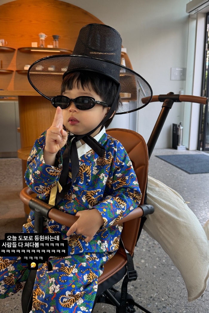 Hong Hyun-hee ♥ Jason and Jun-beom Daycare Center. I've been waiting ...